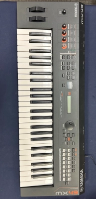 Gear Hunter | Yamaha - MX49 BK