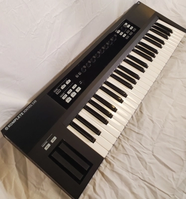 Gear Hunter | Native Instruments - KONTROL S49