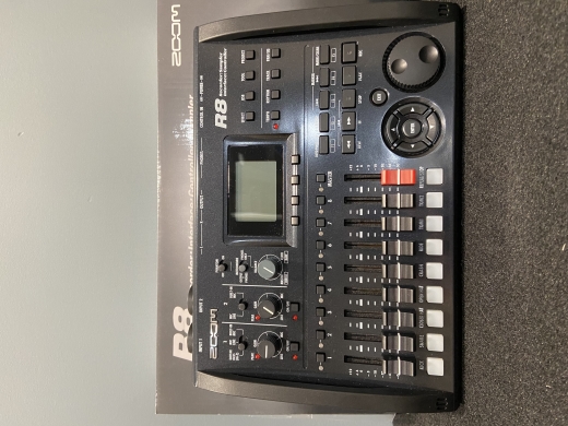 Gear Hunter | Zoom - R8 ZOOM