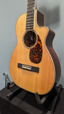 Gear Hunter | Larrivee PV09-E Spruce/Rosewood Parlor