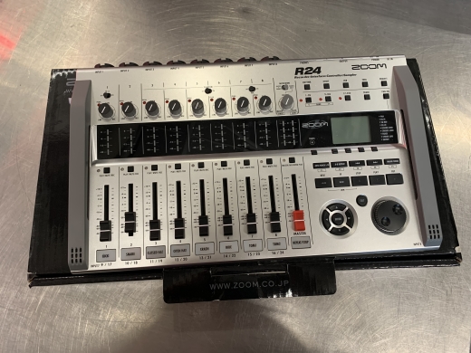 Gear Hunter | Zoom - R24