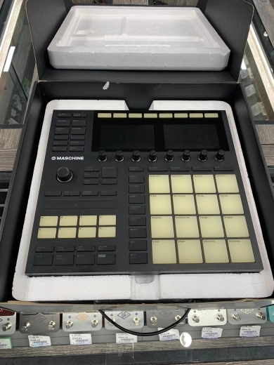 Gear Hunter | Native Instruments - Maschine MK3 Music Production System