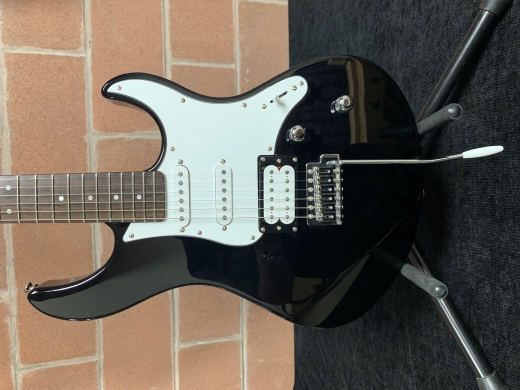 Gear Hunter | Yamaha - Pacifica 112V Electric Guitar - Black
