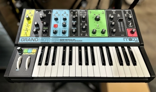 Gear Hunter | Moog - MOD-GRAND-01