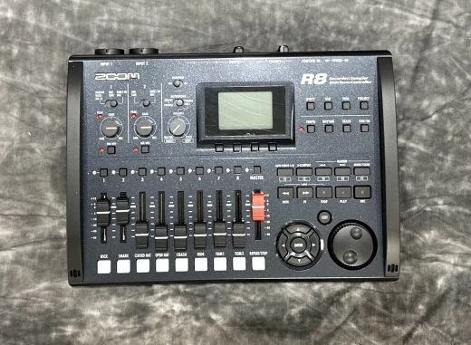 Gear Hunter | Zoom - R8 ZOOM