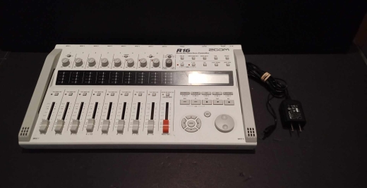 Gear Hunter | Zoom - R16