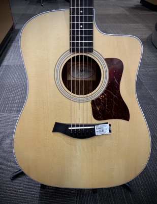 Gear Hunter | Taylor Guitars - 210CE