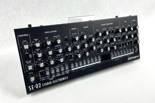 Gear Hunter | Roland SE-02 - Boutique Analog Mono Synthesizer Module