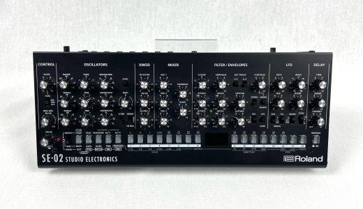 Gear Hunter | Roland SE-02 - Boutique Analog Mono Synthesizer Module