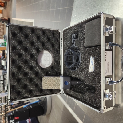 Gear Hunter | AKG - C214 AKG