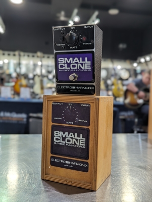 Gear Hunter | EHX SMALL CLONE CHORUS W/ WOODEN BOX