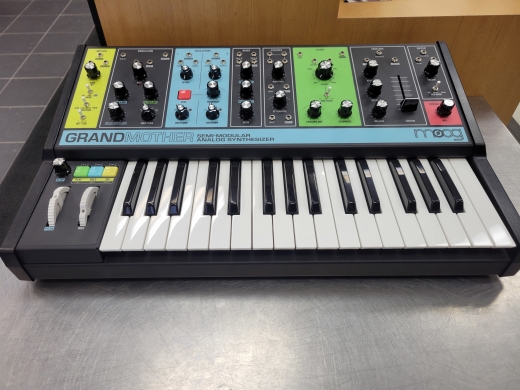 Gear Hunter | Moog - MOD-GRAND-01