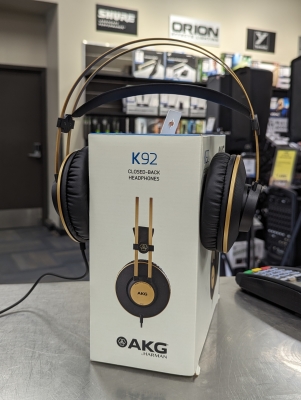 Gear Hunter | CLOSED BACK STUDIO HEADPHONES