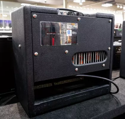 Gear Hunter | Fender - Pro Junior IV SE, 120V - Black