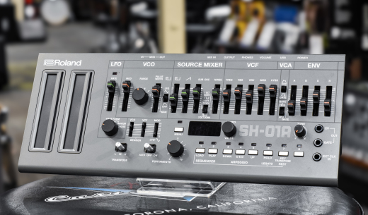 Gear Hunter | Roland - SH-01A