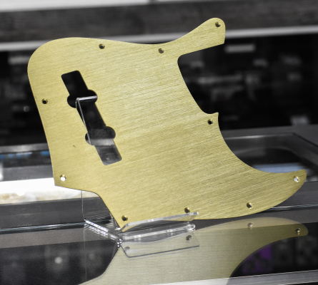 Gear Hunter | Gold Pickguard - J-Bass Style