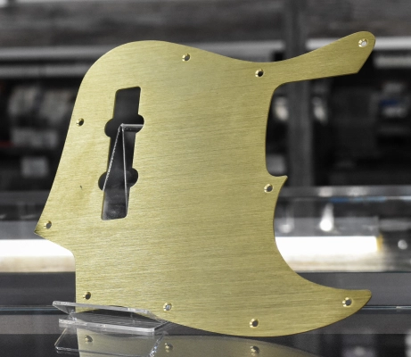 Gear Hunter | Gold Pickguard - J-Bass Style