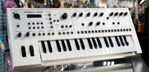 Gear Hunter | ROLAND - 37 KEY JD-XI SYNTH - WHITE