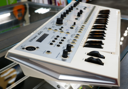 Gear Hunter | ROLAND - 37 KEY JD-XI SYNTH - WHITE