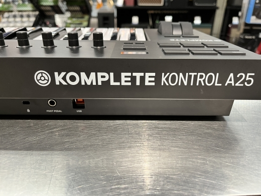 Gear Hunter | Native Instruments - KONTROL A25