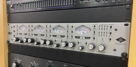 Gear Hunter | Universal Audio - 4-710D