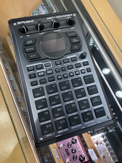 Roland SP-404MKII Creative Sampler And Effector | Long & McQuade