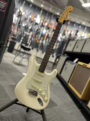 Gear Hunter | Fender - AV II 61 STRAT RW OWT