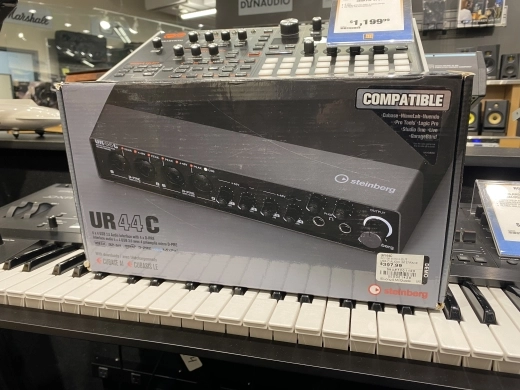Gear Hunter | Steinberg - UR44C