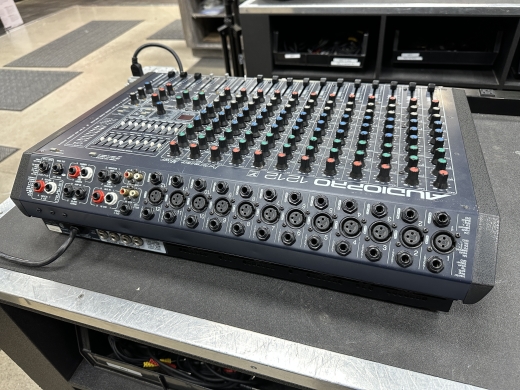 Gear Hunter | Yorkville Audio Pro 12CH 2x600w Powered Mixer