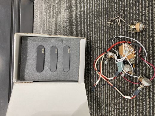 Gear Hunter | EMG - SA Strat Set Black