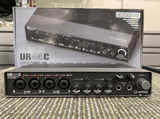 Gear Hunter | Steinberg - UR44C