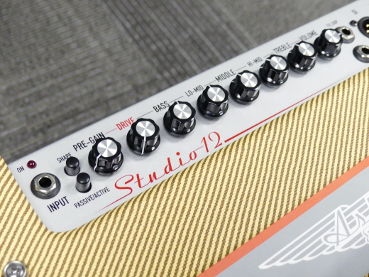 Gear Hunter | Ashdown Engineering - Ampli de basse Studio 12, fini en tweed