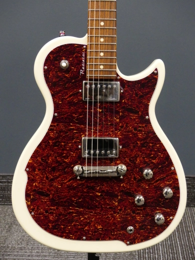Gear Hunter | Godin Guitars - Radiator