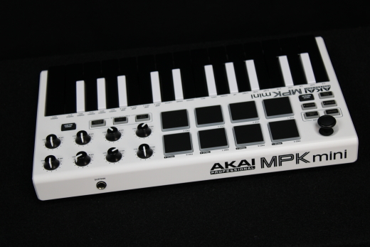 Gear Hunter | Akai - MPK MINI II WHT