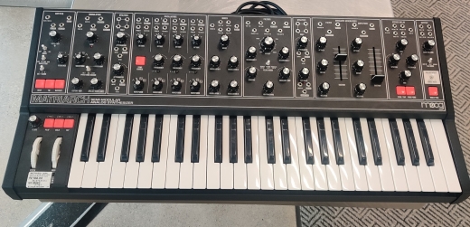 Gear Hunter | Moog - MATRIARCH DARK