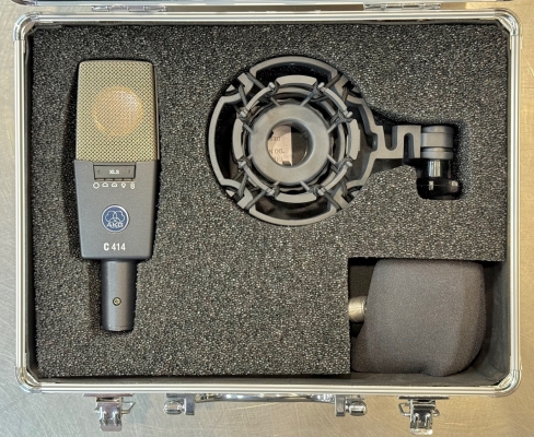 Gear Hunter | AKG - C414 XLS Multi-Pattern Condenser Mic